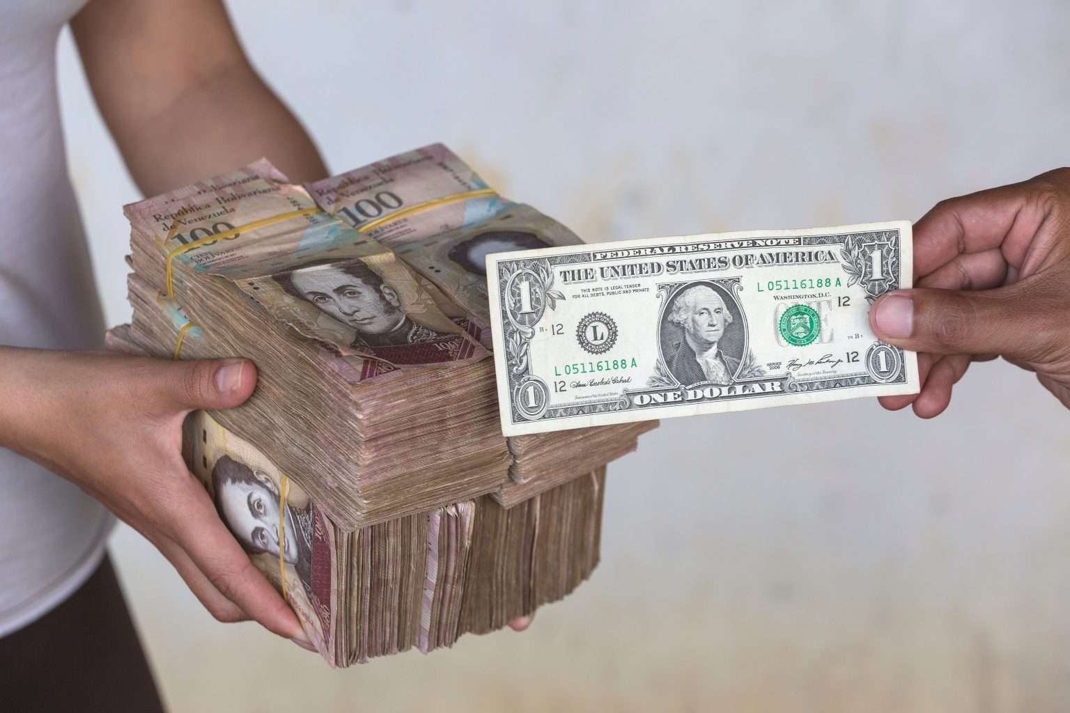 As Venezuela Collapses, Inflation Careens Toward 1 Million Percent
